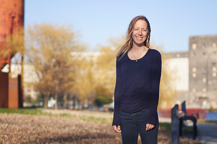 Alum works to help refugees find new lives in Wisconsin